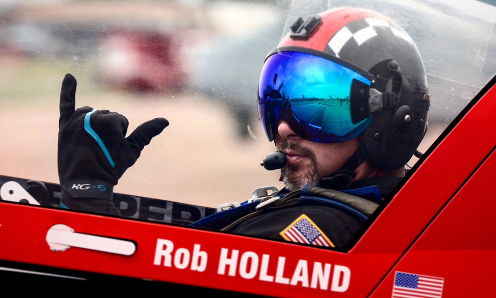 Aerobaticapiloot Rob Holland komt om bij crash op Langley AFB | airwork.nl